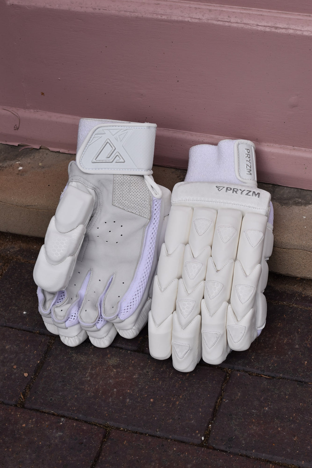 2026 Heritage Batting Pads & Tempo Gloves Bundle